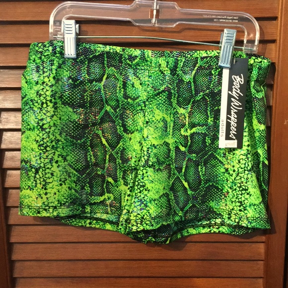 Body Wrappers | Shorts | Body Wrappers Hot Shorts Green Scale Print ...